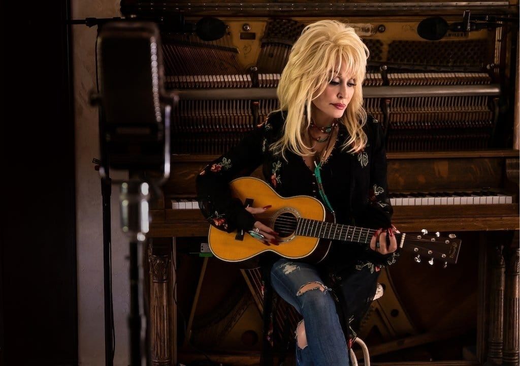 Dolly Parton - Here I Am: A Bold and Empowering Anthem of Self-Acceptance and Confidence ...